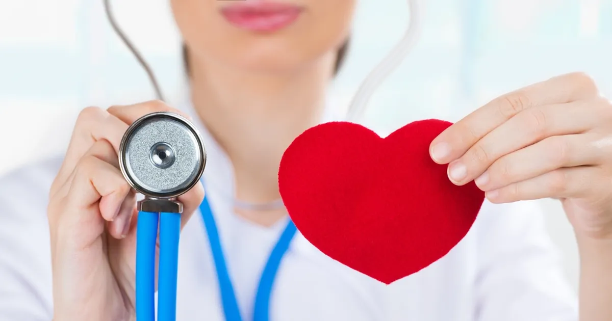 15 Heart Attack Red Flags Women Should Recognize - ActiveBeat - Your ...