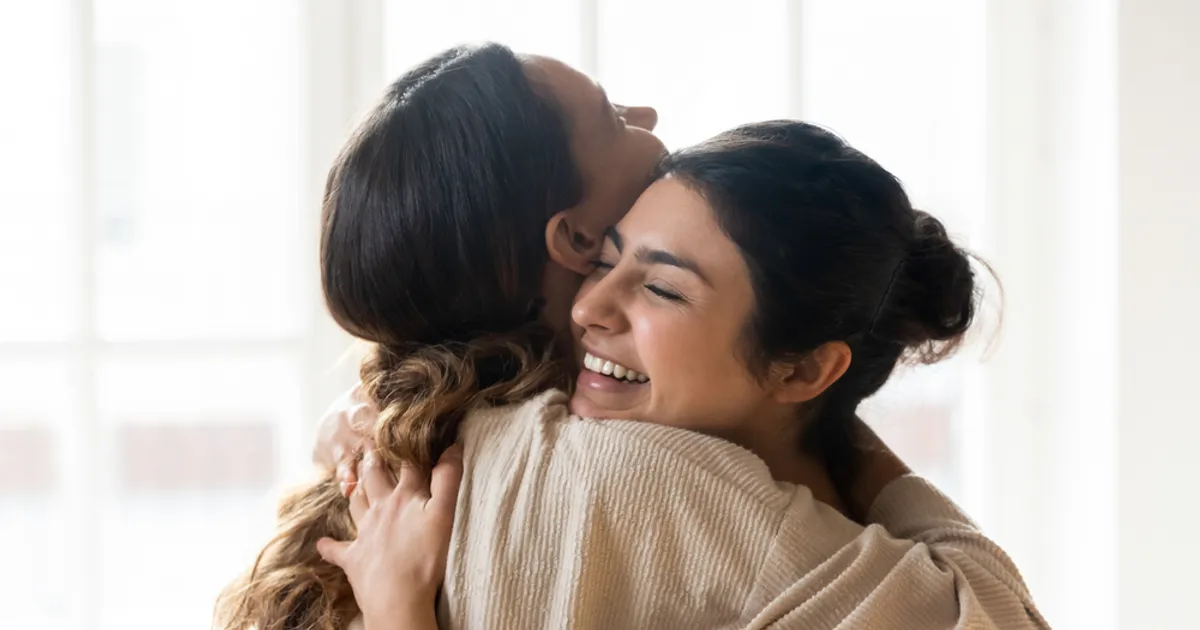 Scientific-Based Reasons to Cuddle More Often - ActiveBeat - Your Daily ...